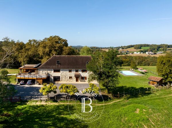 À vendre, Ferme Arrast-Larrebieu 7 Chambres - 480 m² - 1 016 000