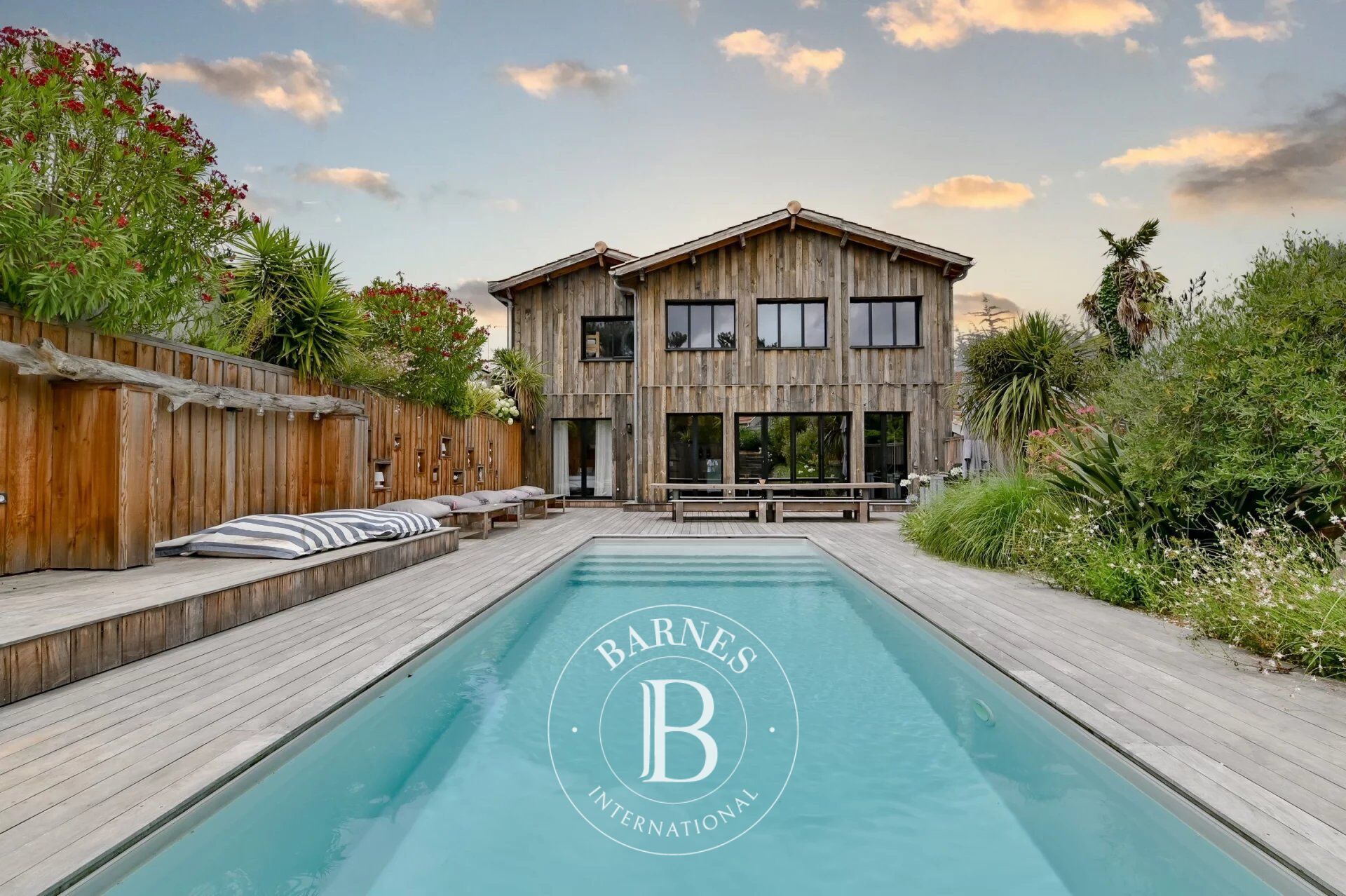 For Rent, Villa Cap-Ferret 6 Bedrooms - 290 m² - € 11,600