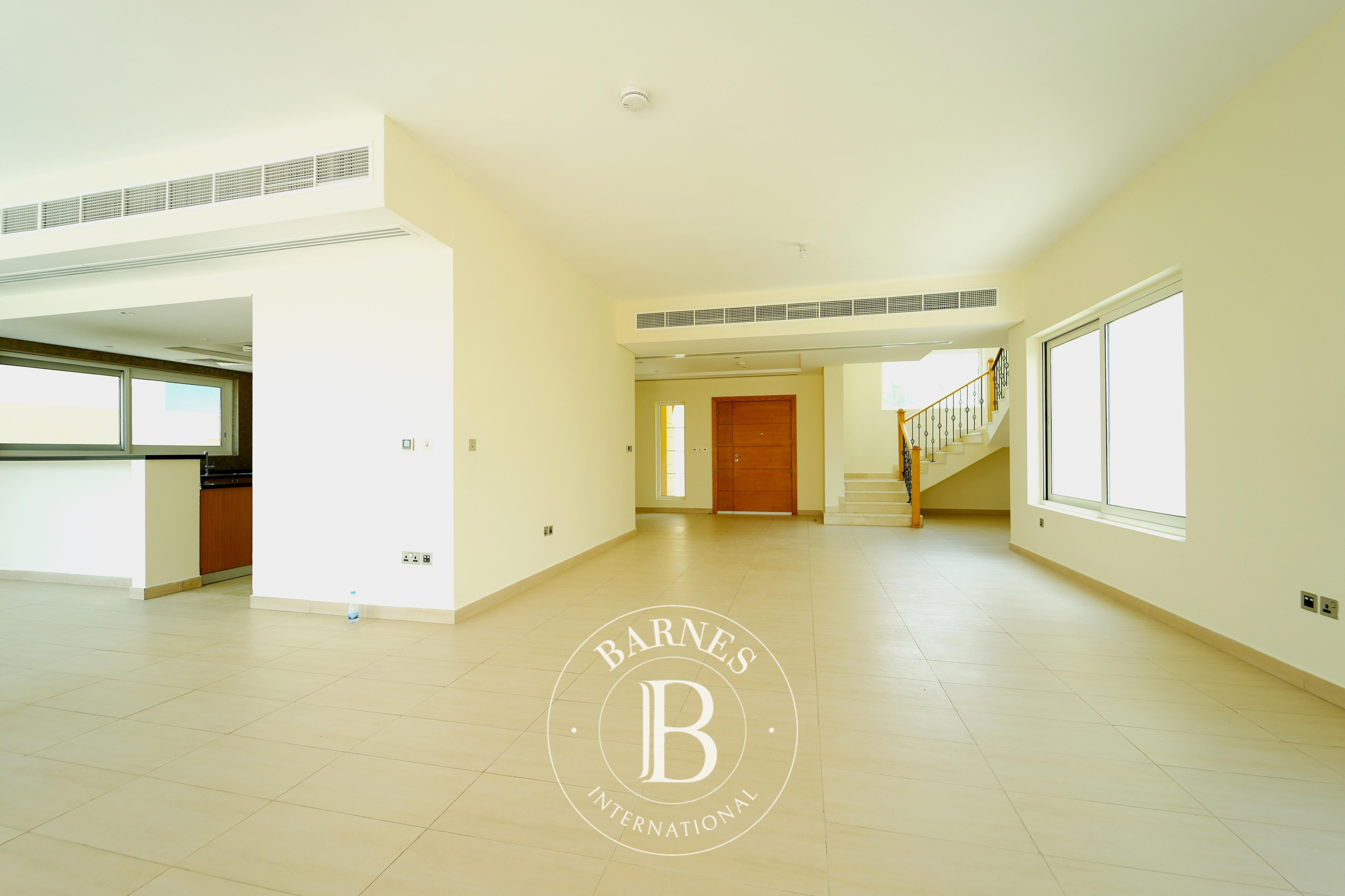 For Rent, Villa Jumeirah Park 4 Bedrooms - 454 m² - € 84,239 / year